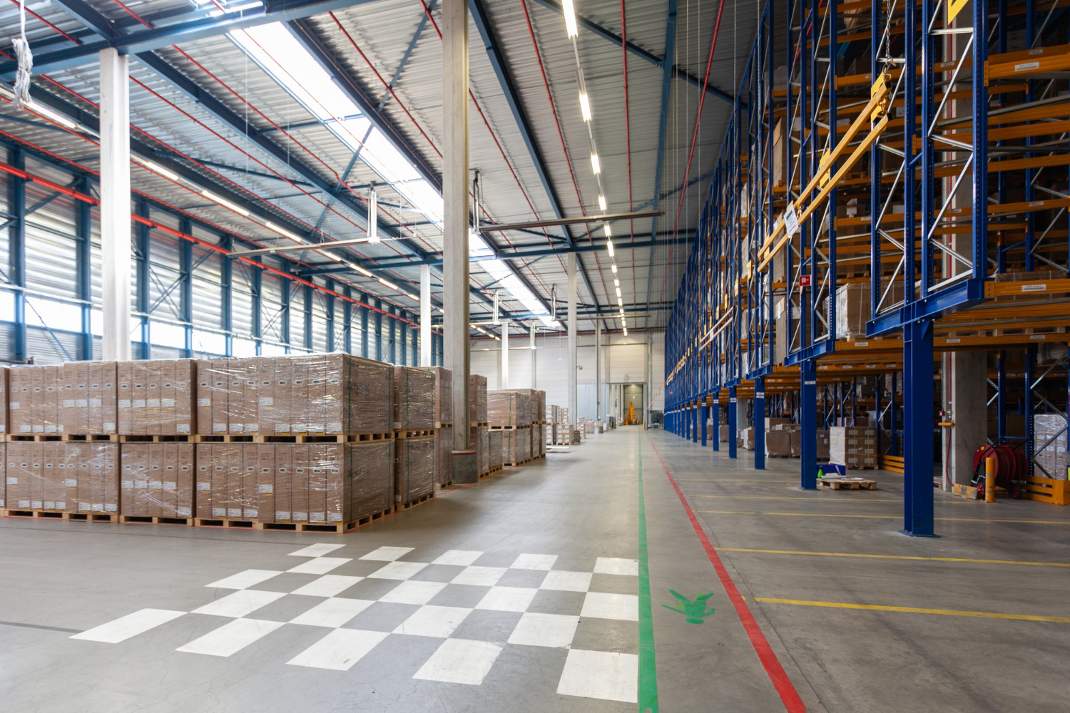 Fulfillment Center vs Warehouse: Which is Best for Your E-commerce